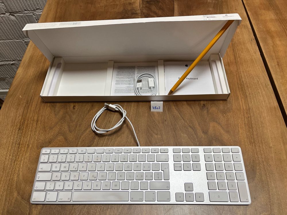 Mac-Tastatur mit Zahlenblock (Gebraucht) in Muttenz für CHF 23 – mit ...