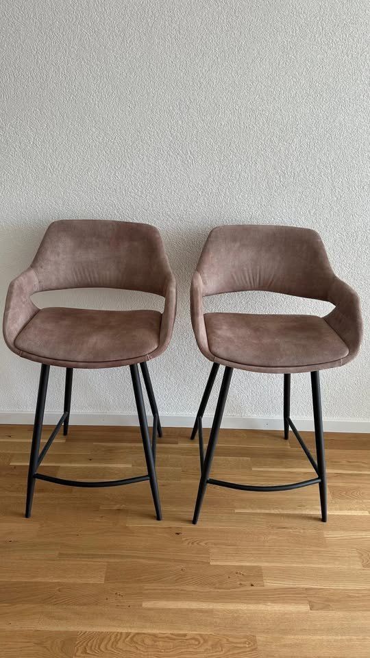 2 X chaise haute en bon état, 63 cm de haut. (D'occasion) à Genève pour ...