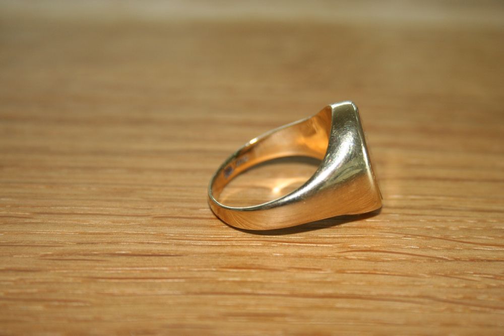 Goldener Ring / Siegelring mit grünem Stein (Gebraucht) in Zürich für ...
