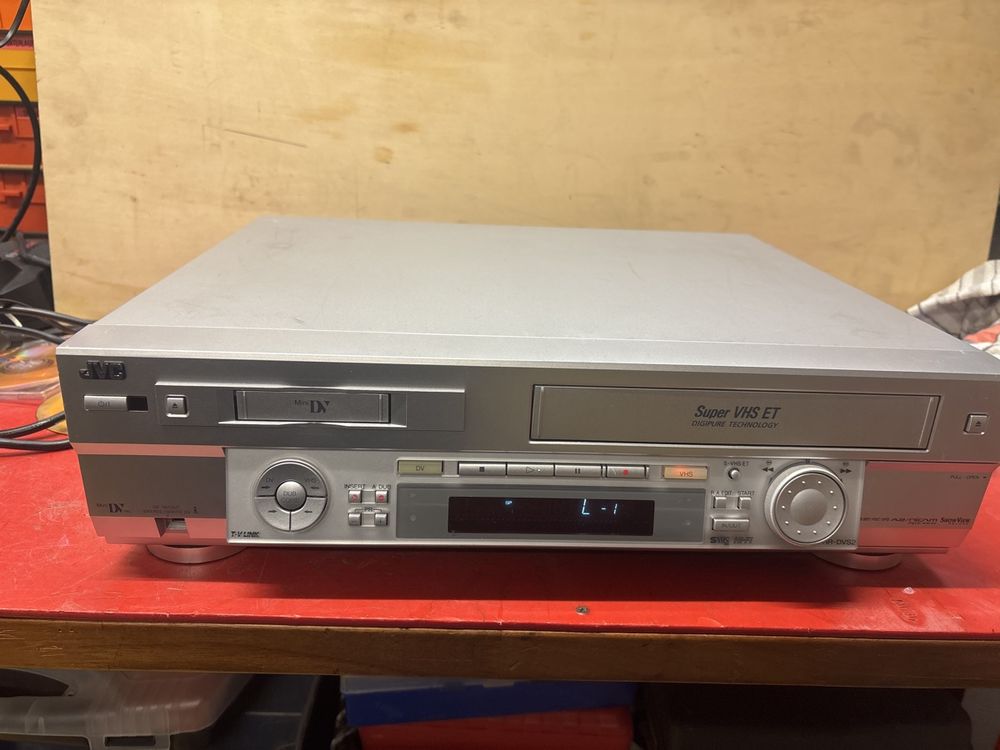 Videoregistratore JVC Super VHS ET HR-DVS2 (Gebraucht) in basel für CHF 80 – mit Lieferung auf ...