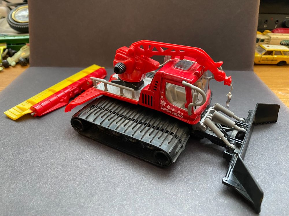 Pistenbully Dickie Toys 1:50 (Gebraucht) in Spiez für CHF 9.9 – mit ...