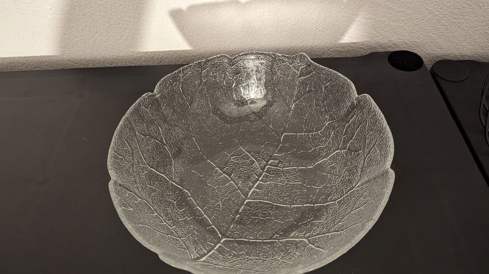 Schüssel / Schale mit Blattmuster aus Glas | Kaufen auf Ricardo
