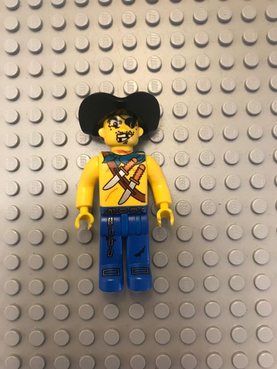 Lego Mini Figur Pirat Drake Dagger (Gebraucht) in Basel für CHF 1 – mit ...