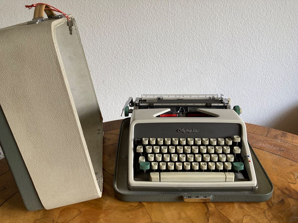 Schreibmaschine Vintage Olympia SM7 mit Koffer | Kaufen auf Ricardo