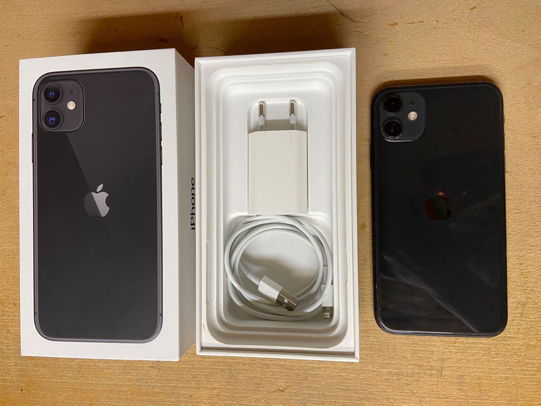 iPhone 11 (128GB) schwarz inkl. Kabel und Netzadapter (Gebraucht) in ...