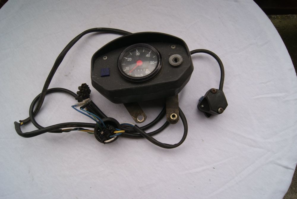 Cockpit Tacho VDO mit Lichtschalter CEV und Kabelbaum (Gebraucht) in huttwil für CHF 120 – mit ...