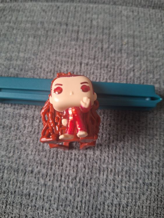 Kinder Joy Stranger things Elf (Elfie) (Upside-down) (D'occasion) à ...