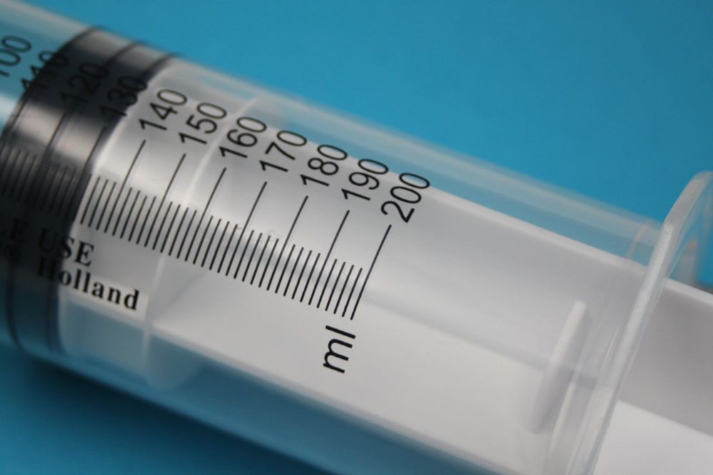 200 ml Spritze | Kaufen auf Ricardo