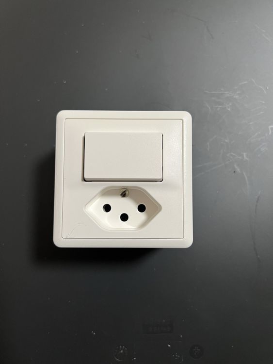 Feller Lichtschalter mit Steckdose (Neu (gemäss Beschreibung)) in Winterthur für CHF 23 – mit ...