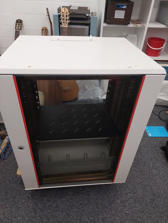IT Server Rack mit Glastür (Gebraucht) in Zürich für CHF 52 – nur ...