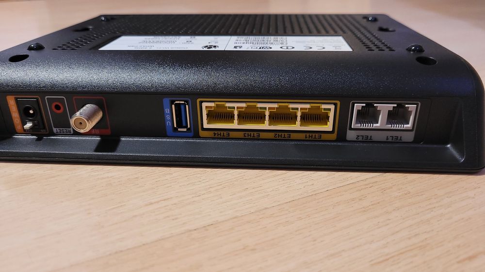 UPC WLAN Modem, 2,4GHz/ 5GHz, 4-port switch, mit Netzadapter (Gebraucht ...