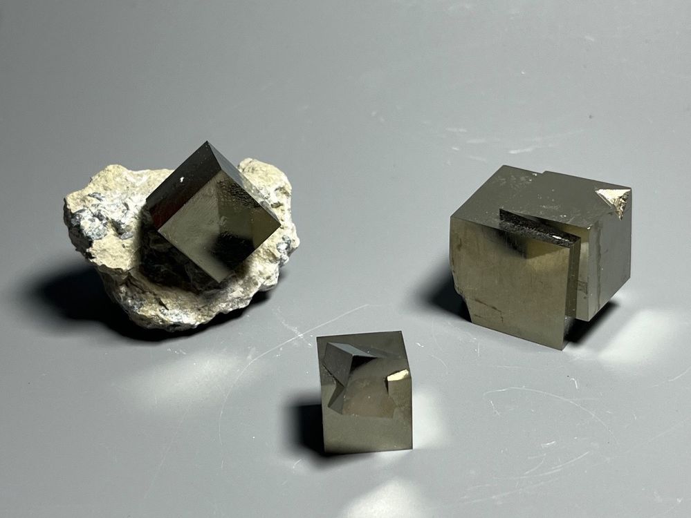 Pyrit Set - 3 perfekte Pyrit Kuben (Neu und originalverpackt) in Zürich für CHF 99 – mit ...