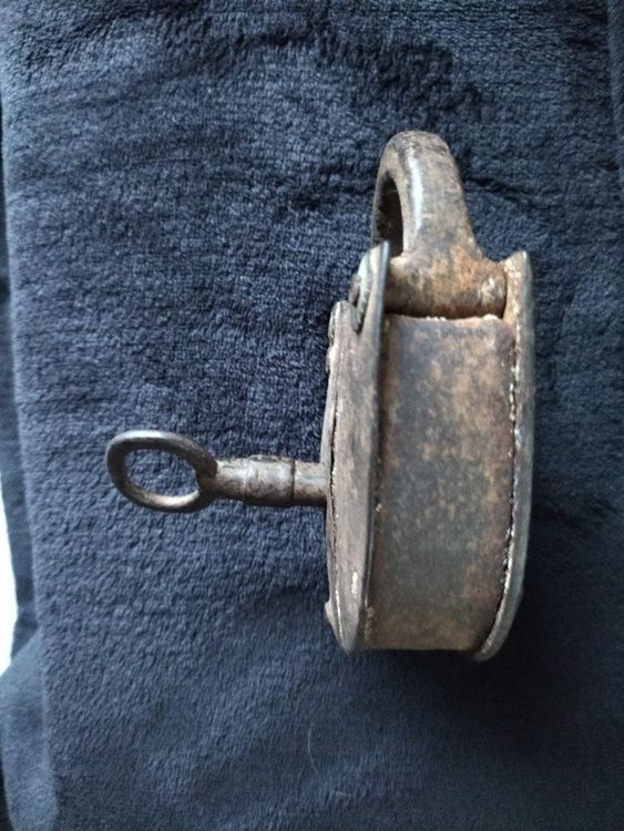 Antikes grosses antikes Vorhängeschloss, 12.5 cm hoch | Kaufen auf Ricardo