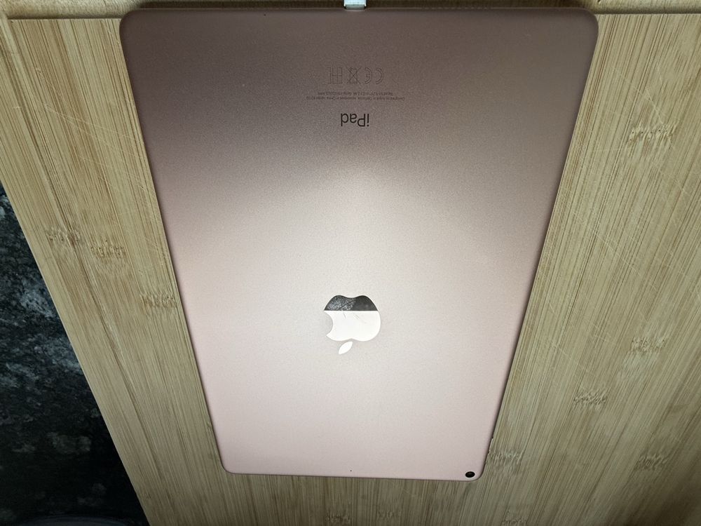 iPad Air 3 + Logitech Tastatur Case + Apple Pencil (Gebraucht) in ...