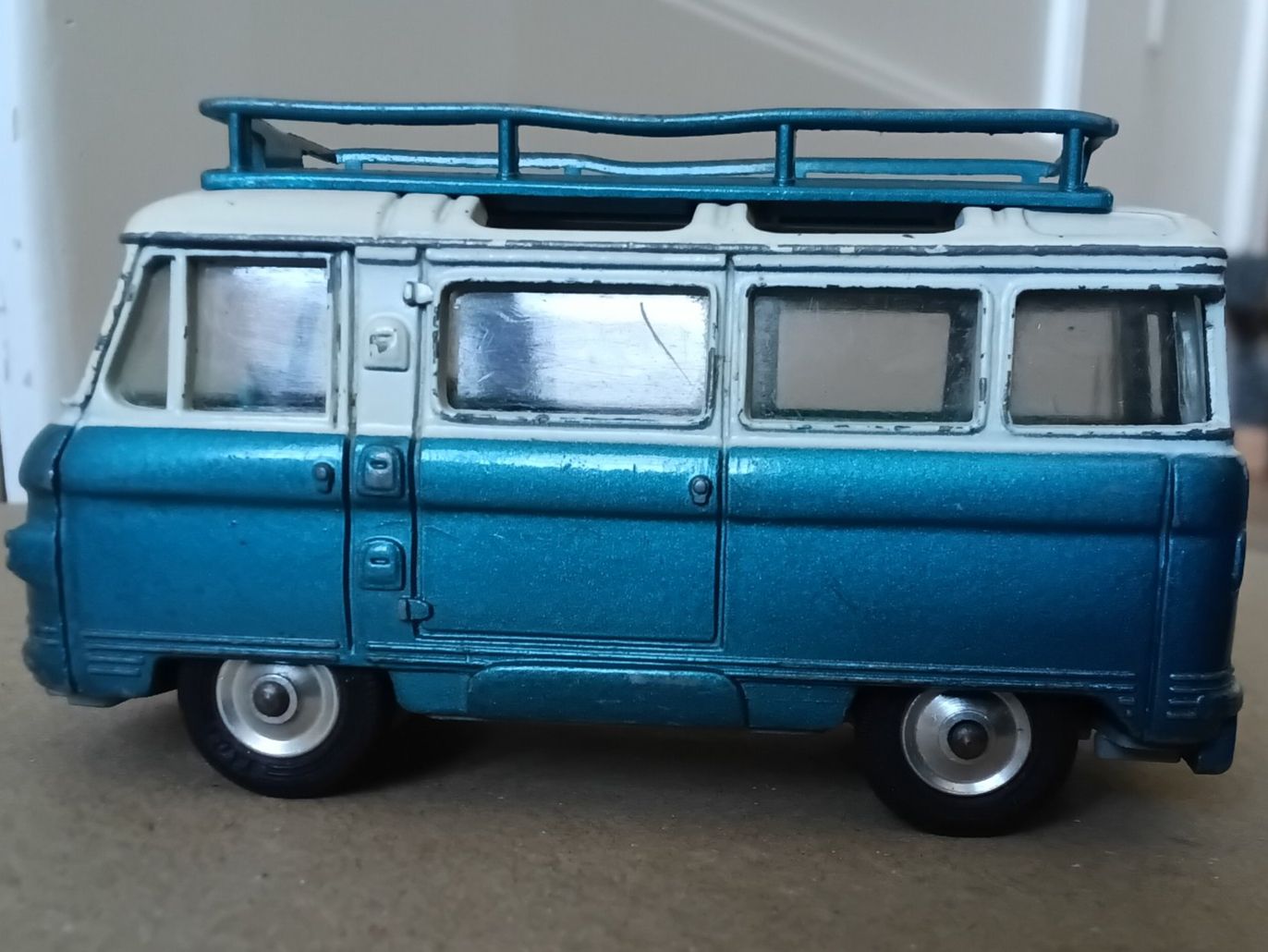 Corgi Toys No. 479 Commer Bus 2500 Series (Gebraucht) in Münchenstein ...