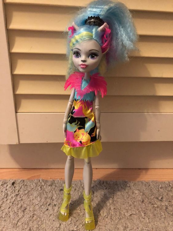 Monster High Silvi Timberwolf Electrified (Gebraucht) in Hallau für CHF ...