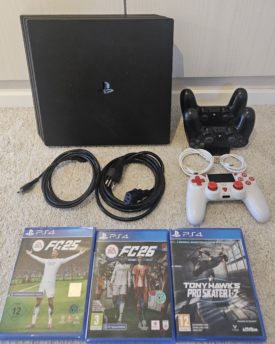 PS4 Konsole + 3 Controller + 3 Spielen (FC25 FC26 Tony Hawk) (Gebraucht ...