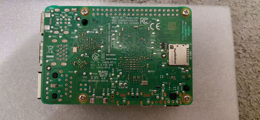 Raspberry pi 5 et 3 avec ecrans tft hdmi et e-ink (D'occasion) à ...