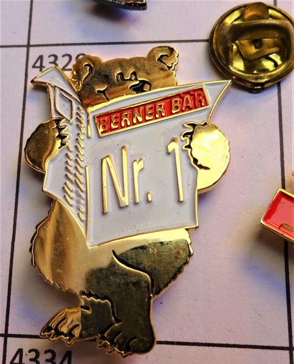 2 Pin Bären Berner Bär (Gebraucht) in Utzenstorf für CHF 1 – mit ...