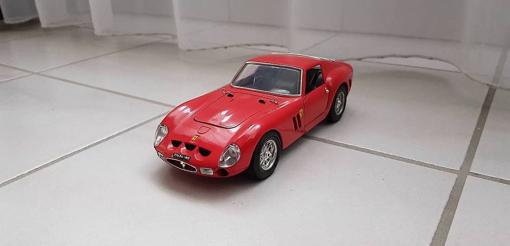 Ferrari 250 GTO Bburago 1/18ème (Gebraucht) in Fully für CHF 30 – mit ...