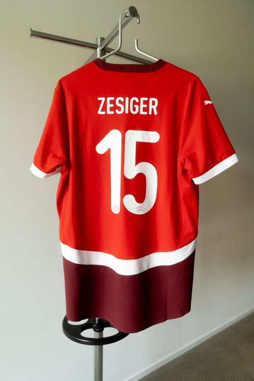 Cédric Zesiger: Signiertes Trikot EURO 2024 (Gebraucht) in Zürich für ...