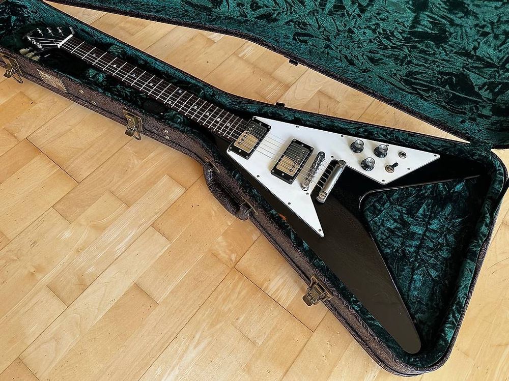Maybach Jetwing Velvet Black Aged Flying V Gitarre (Neu (gemäss ...