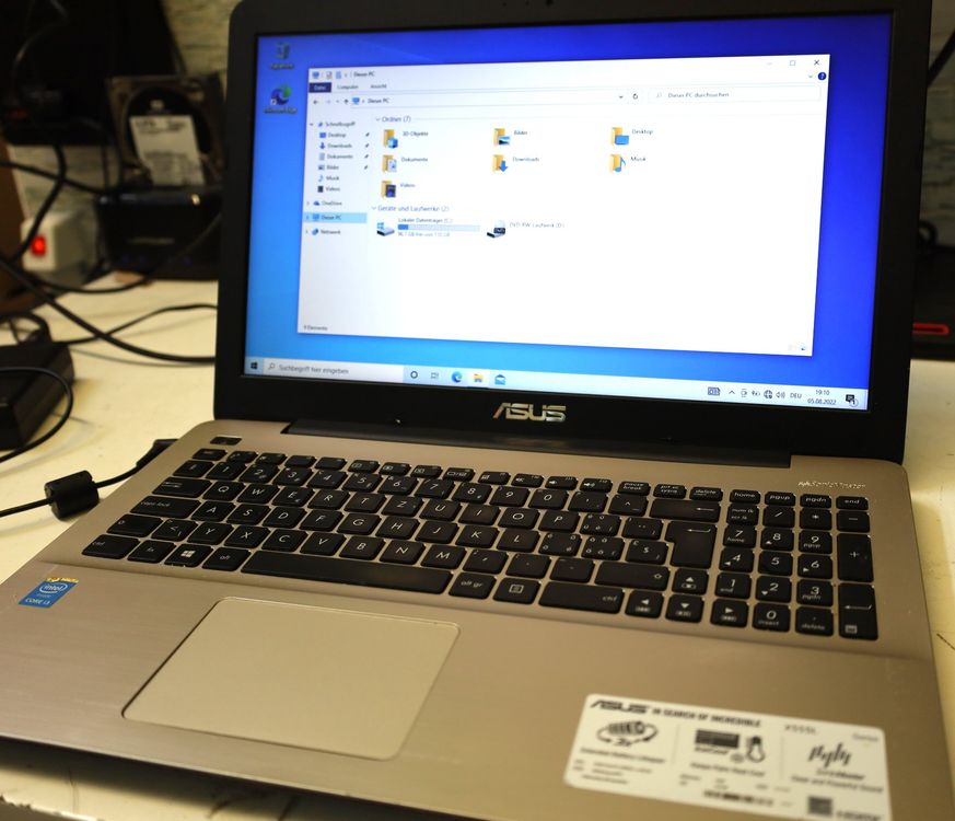 ASUS X555L Notebook i3, 4GB, 120GB SSD, Windows 10 (Defekt) in Goldau ...
