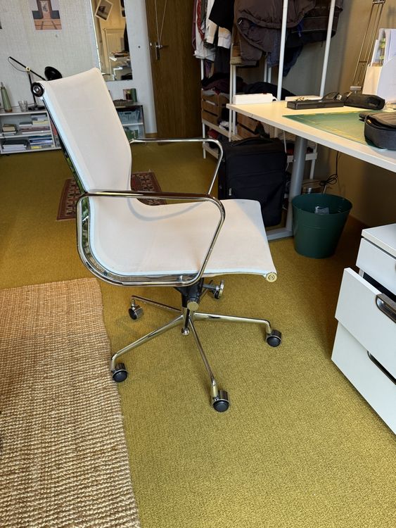 Used Office Chair - Chrome Frame and White Mesh Seat! (Gebraucht) in ...