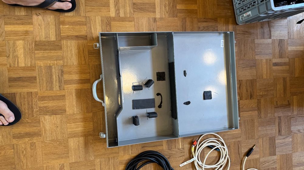 Case inkl div Kabel (Gebraucht) in Solothurn für CHF 1 – nur Abholung ...