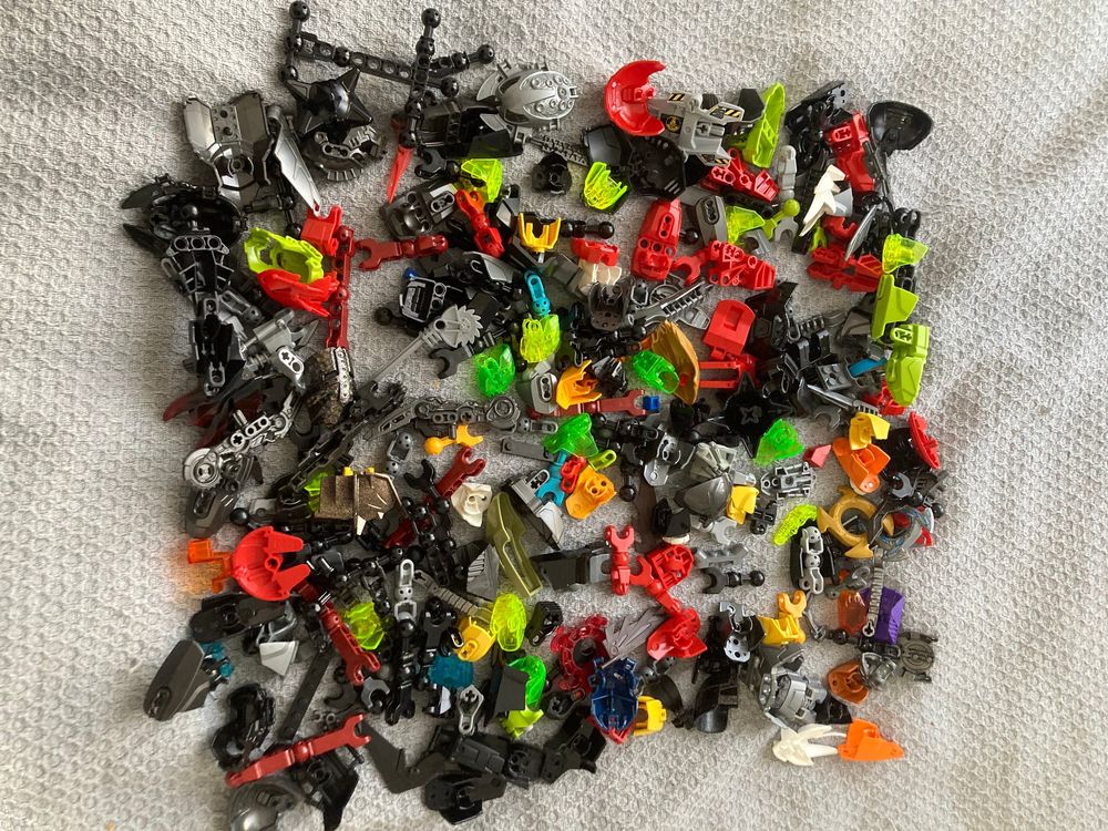 800 Gramm Lego Bionicel Teile ab 1 Franken (Gebraucht) in Volketswil für CHF 1 – mit Lieferung ...
