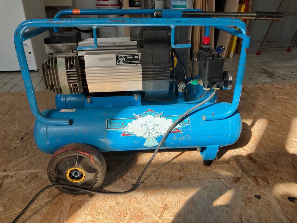 TOOL-AIR Baustellen Kompressor, 2 Zylinder | Kaufen auf Ricardo