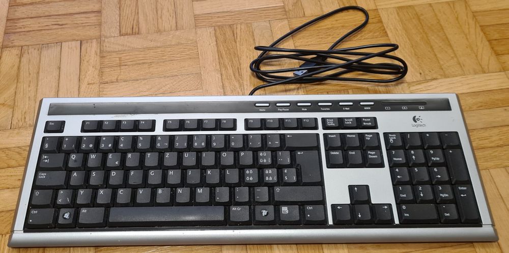Logitech Keyboard Tastatur Ultra X Schweizer Layout (Gebraucht) in ...