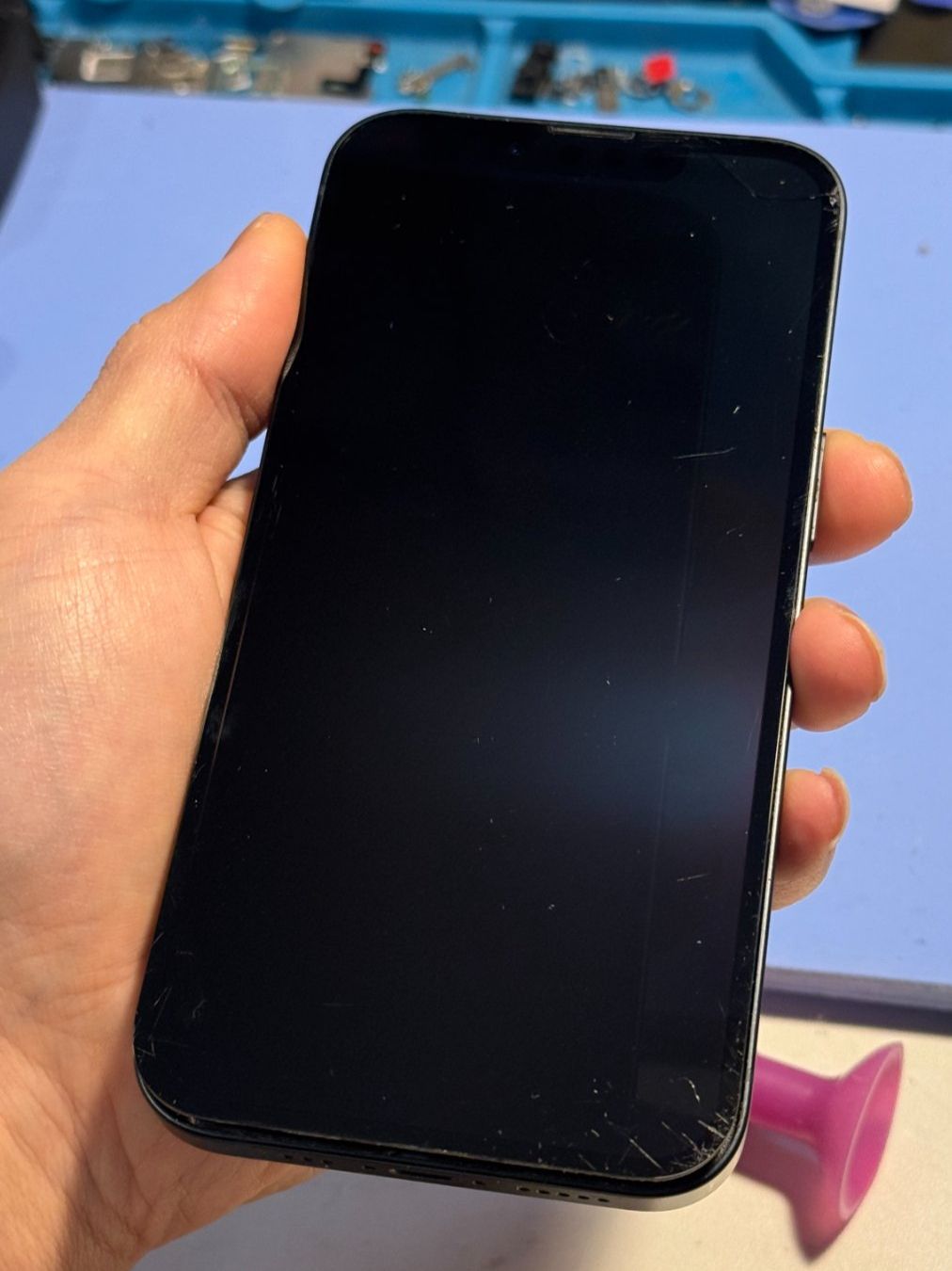 Ecran original léger fissuré au coin pour iPhone 13 (Neu und ...