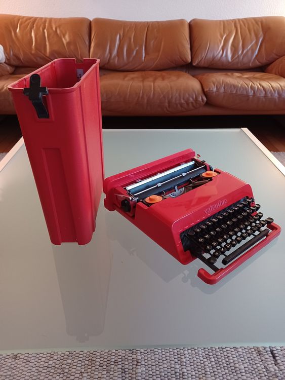Olivetti Valentine Typewriter Design 1969 Ettore Sottsass | Kaufen auf ...