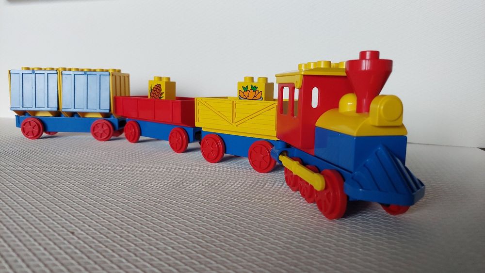 Duplo locomotive et trois wagons (Gebraucht) in Grandson für CHF 30 ...