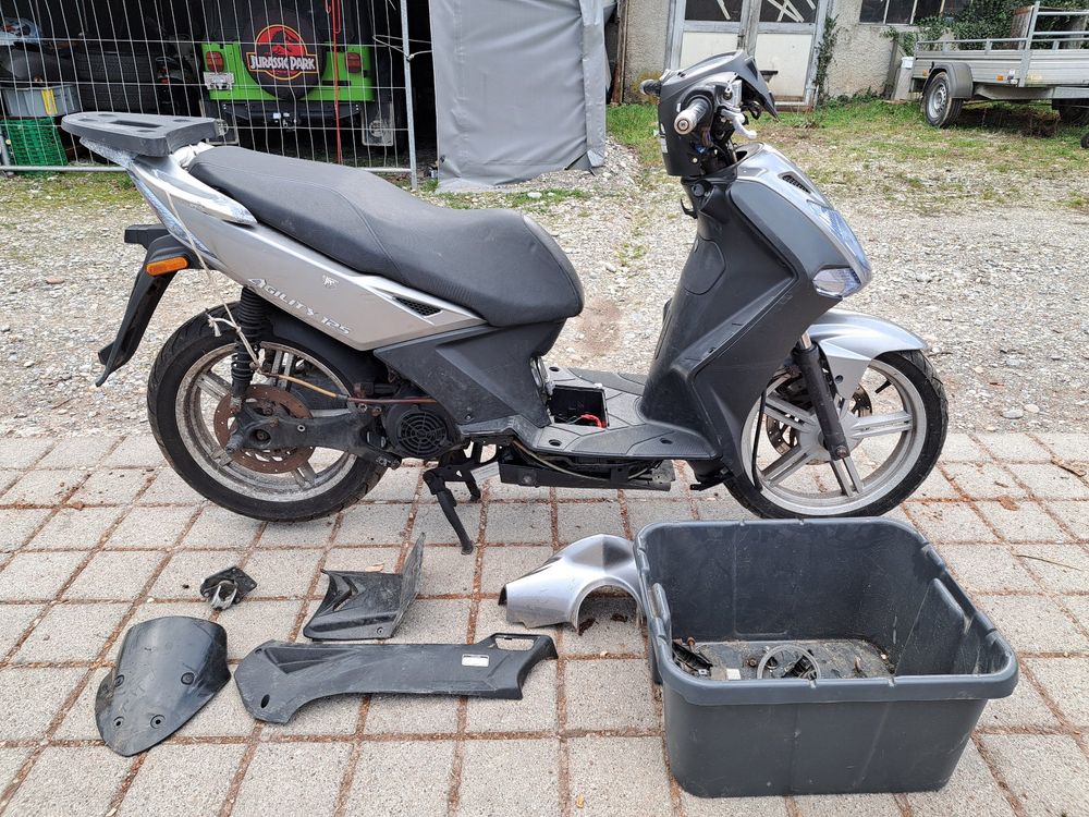 Kymco Agility 125 Roller Scooter für Bastler (Gebraucht) in Hallau für ...