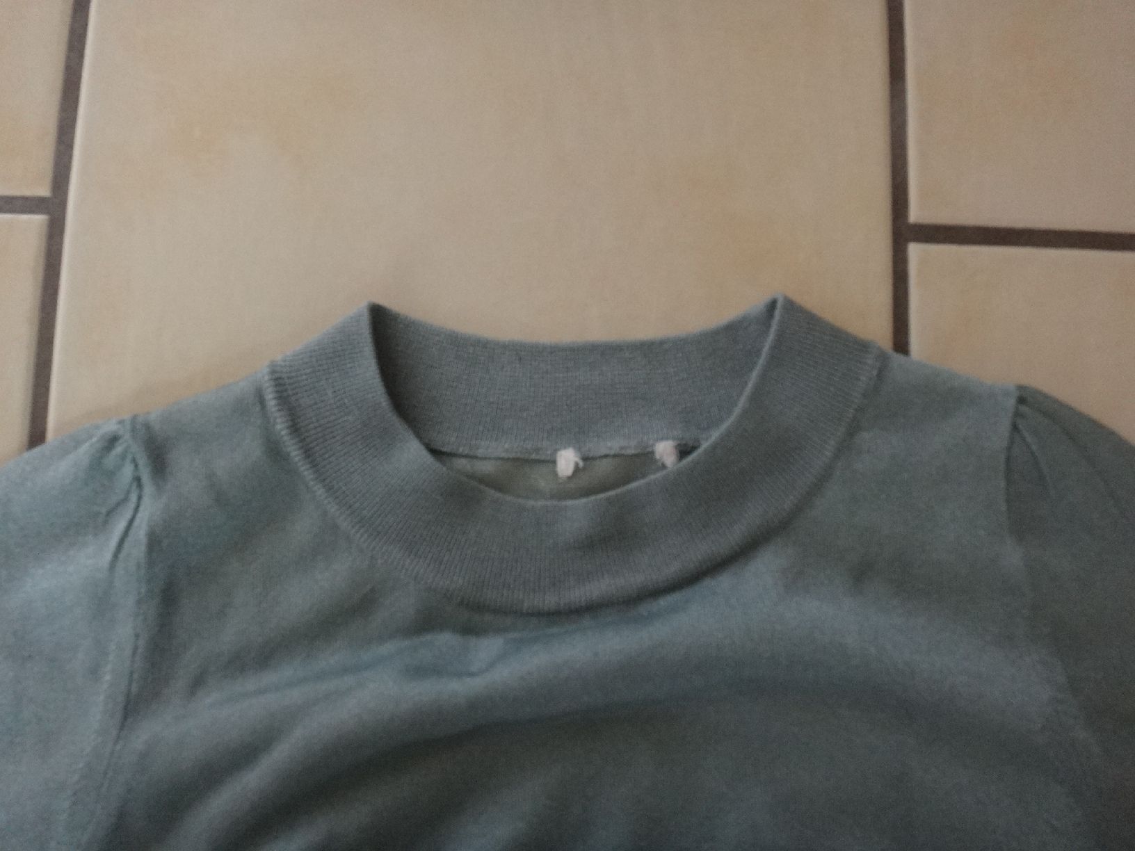 Pull en tulle turquoise (D'occasion) à Lully FR pour CHF 5 – avec ...