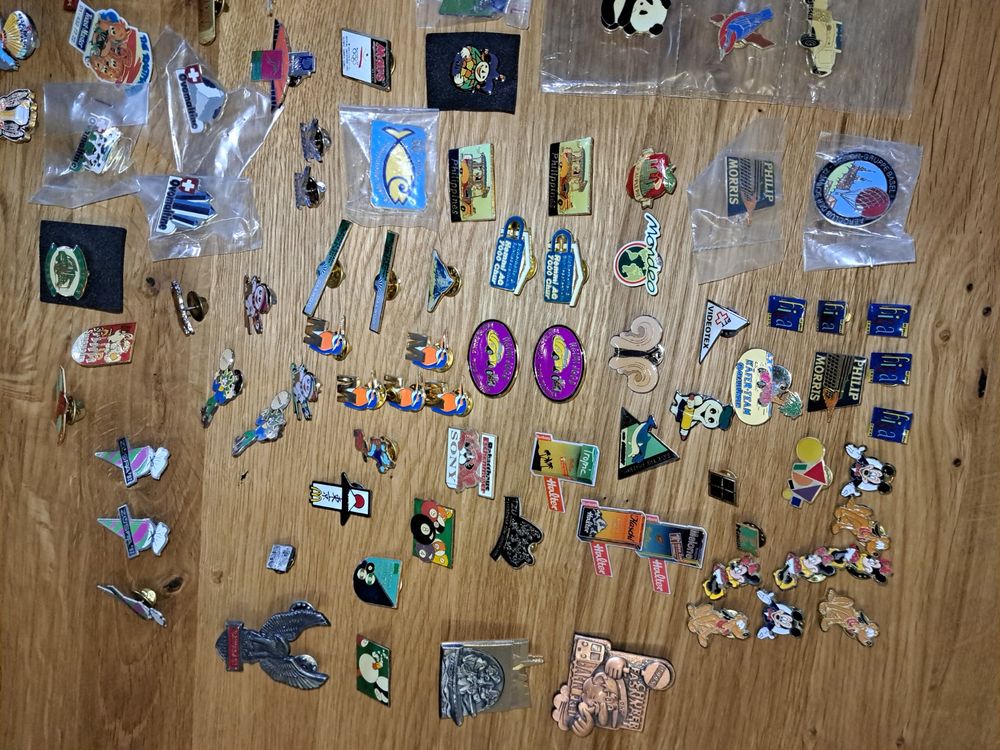 Über 140 hübsche teils sehr alte PINS (Gebraucht) in für CHF 23 – mit ...