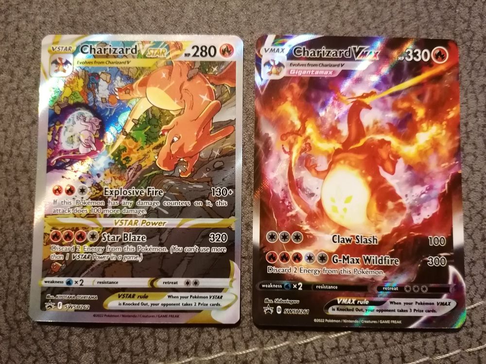 2 Charizard Ultra Premium Promo Karten mit Zubehör der Box (Neu (gemäss ...