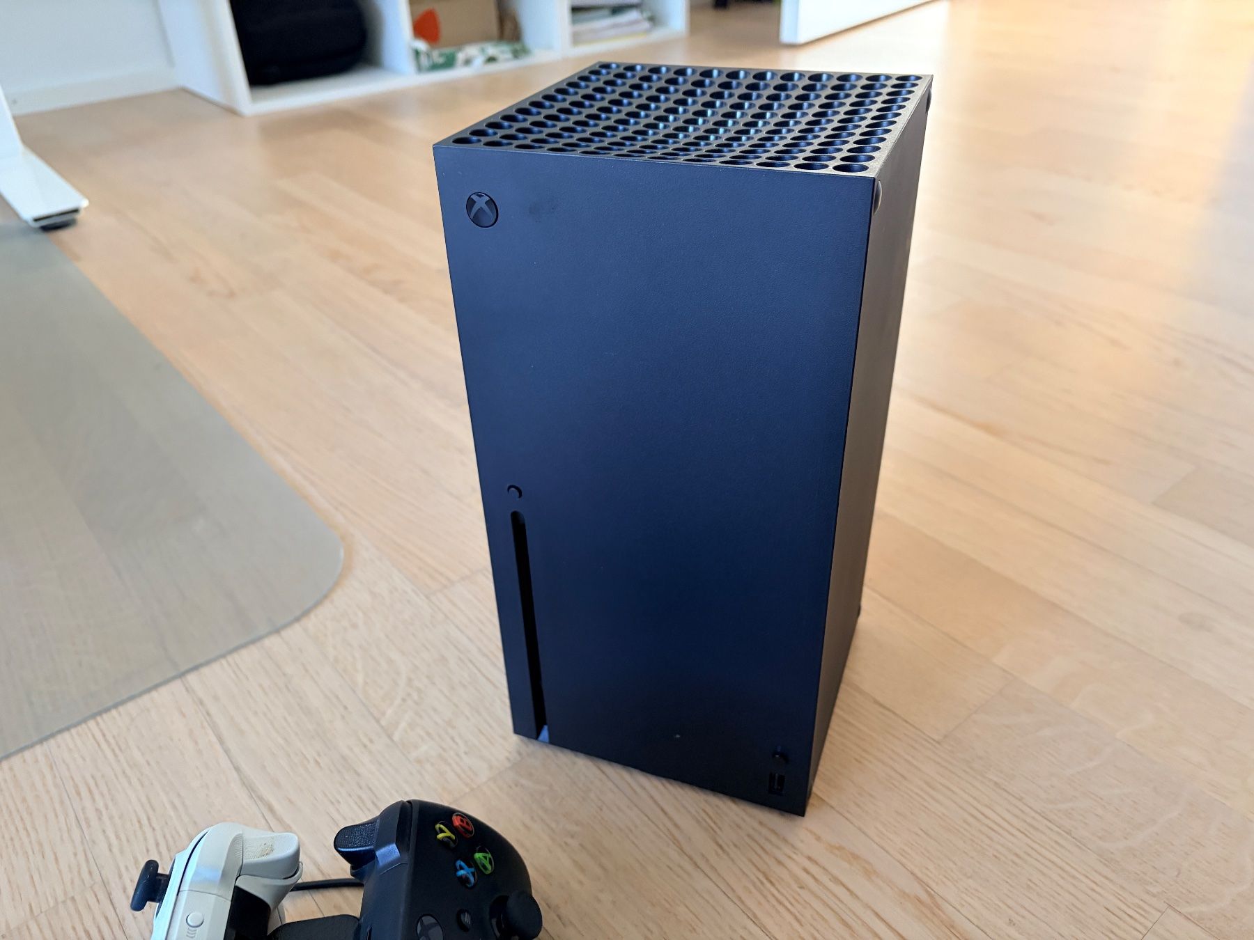 Xbox Series X - Konsole mit zwei Controller + 2 AKU (Gebraucht) in ...