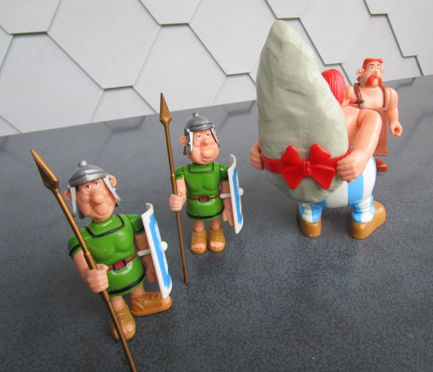 Spielfiguren Obelix mit Hinkelstein, Automatix und 2 Römer (Gebraucht ...