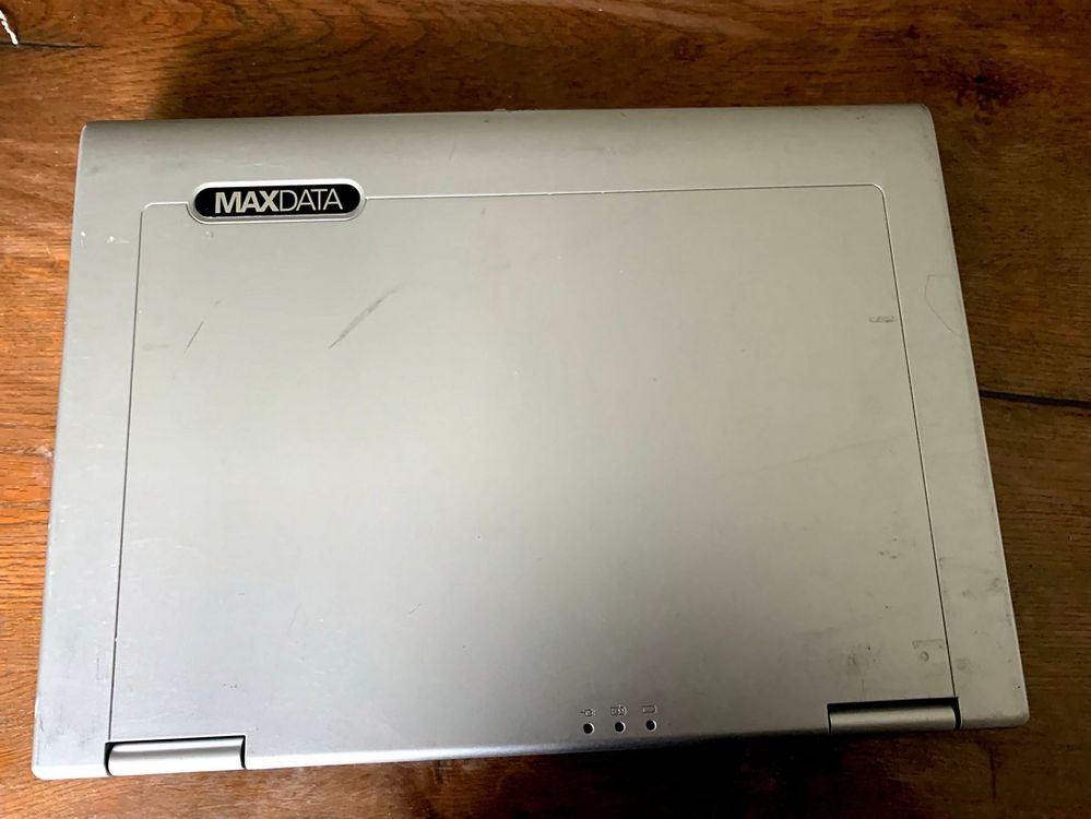 Maxdata Model No.: ECO 4000 IW Laptop ohne Ladegerät (Defekt) in Emmen ...