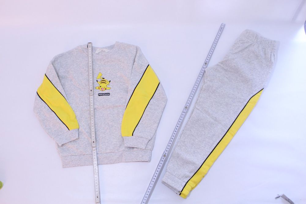 NEUER Pokémon Pulli & Hose Gr. 122 Pikachu, Set (Neu und ...