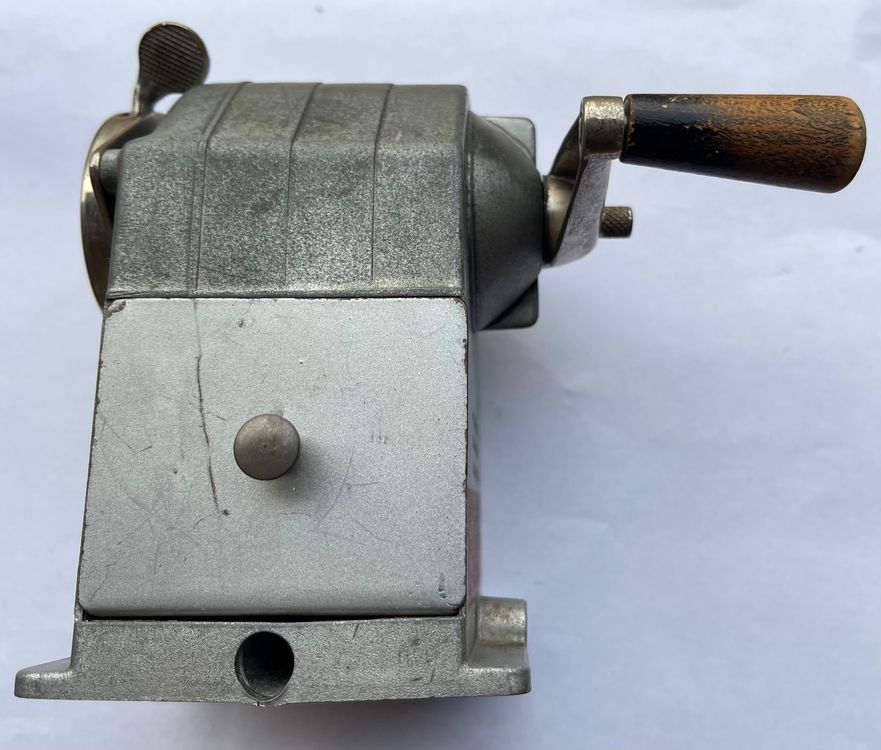 Caran D’Ache Antiker Bleistiftspitzer, Kurbel Holz ,Schweiz | Kaufen ...