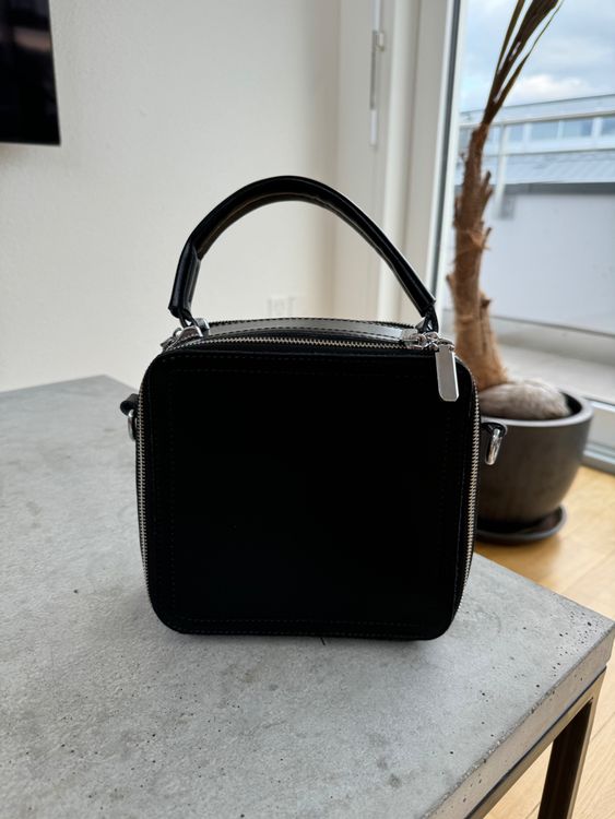 Schwarze Ledertasche in sehr gutem Zustand | Kaufen auf Ricardo