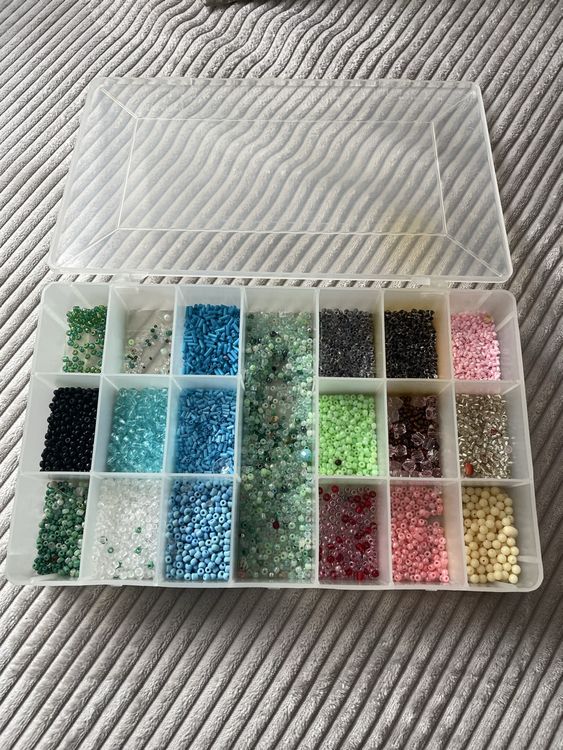 Basteln: Grosse Perlen-Box mit vielen, bunten Glasperlen! (Neu und ...