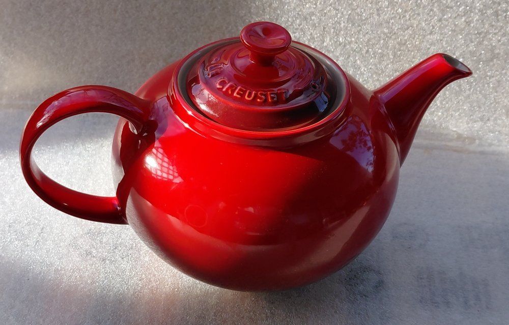 Spannende Le Creuset Teekanne Bild