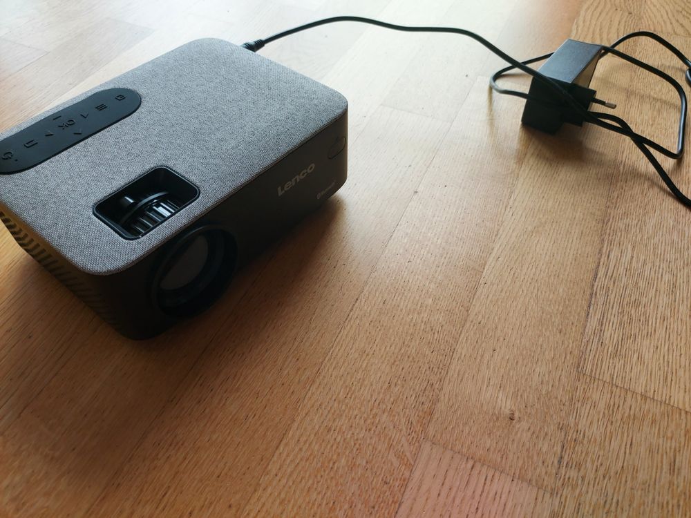 Beamer Lenco LPJ-700BKGY | Kaufen auf Ricardo