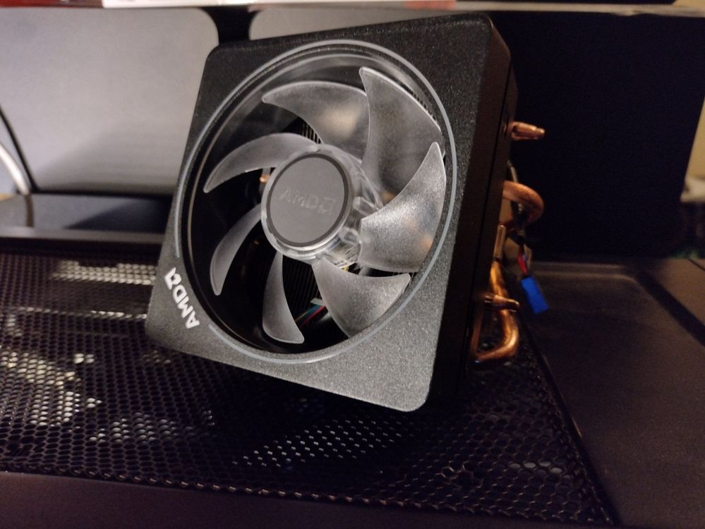 AMD Wraith Prism CPU cooler am4 (Gebraucht) in Geneve für CHF 20 – mit ...