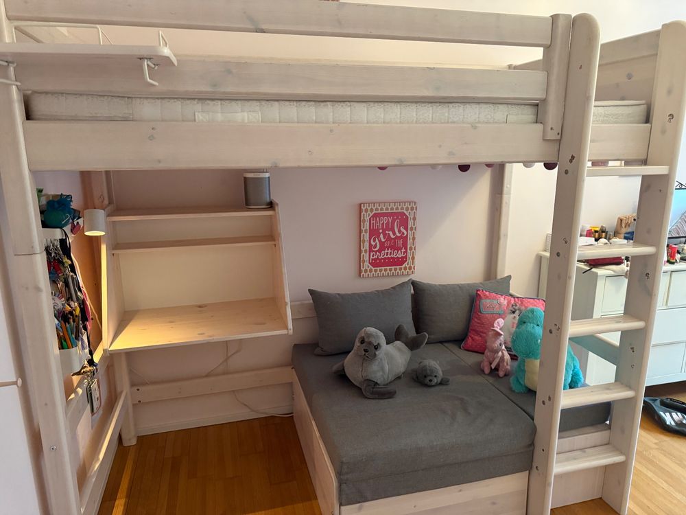 Flexa Hochbed inkl. Leiter, Pult, aussiehbarer Sofa… (Gebraucht) in Zug ...